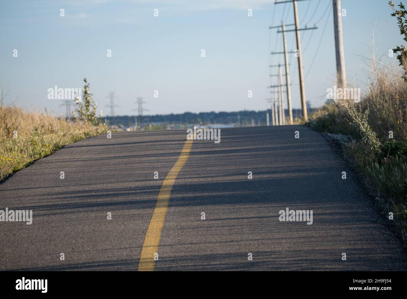 City footpath hi-res stock photography and images - Alamy