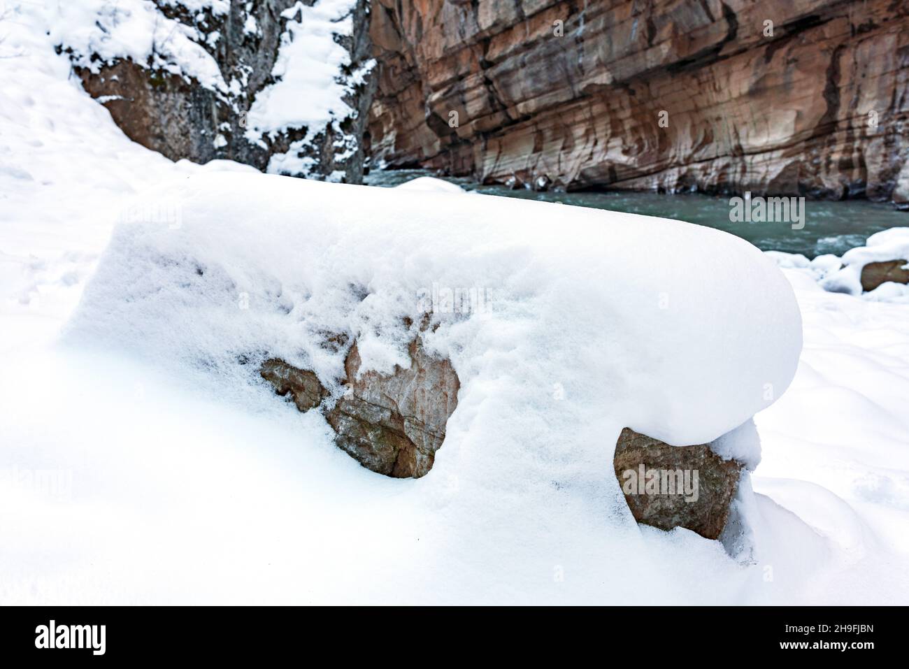 Huge stone hi-res stock photography and images - Alamy