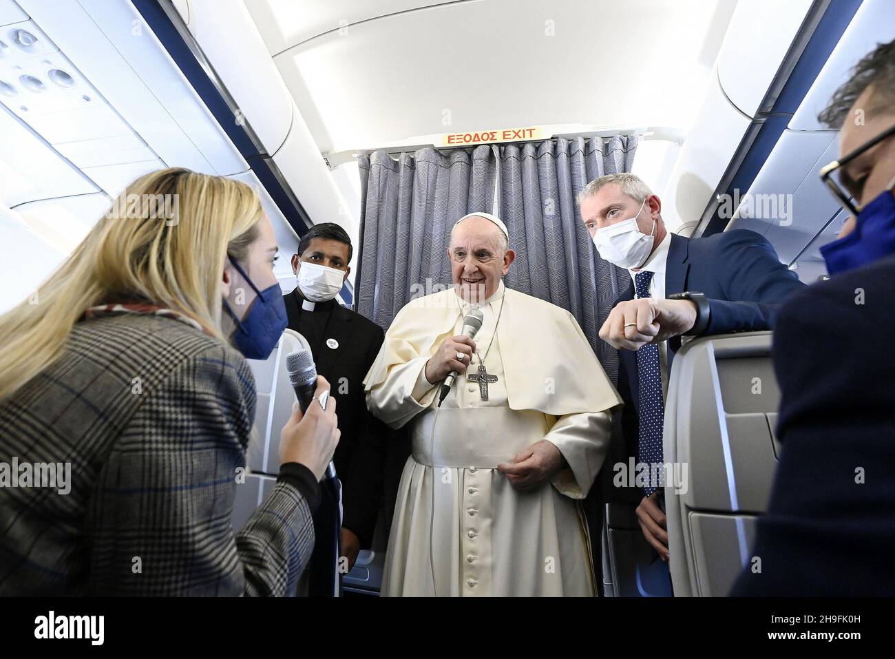 Conference aboard the papal plane hi-res stock photography and images ...