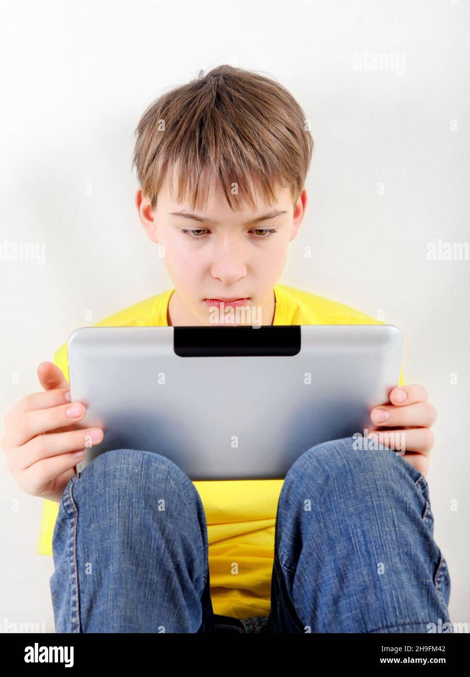 Sad kid computer hi-res stock photography and images - Alamy
