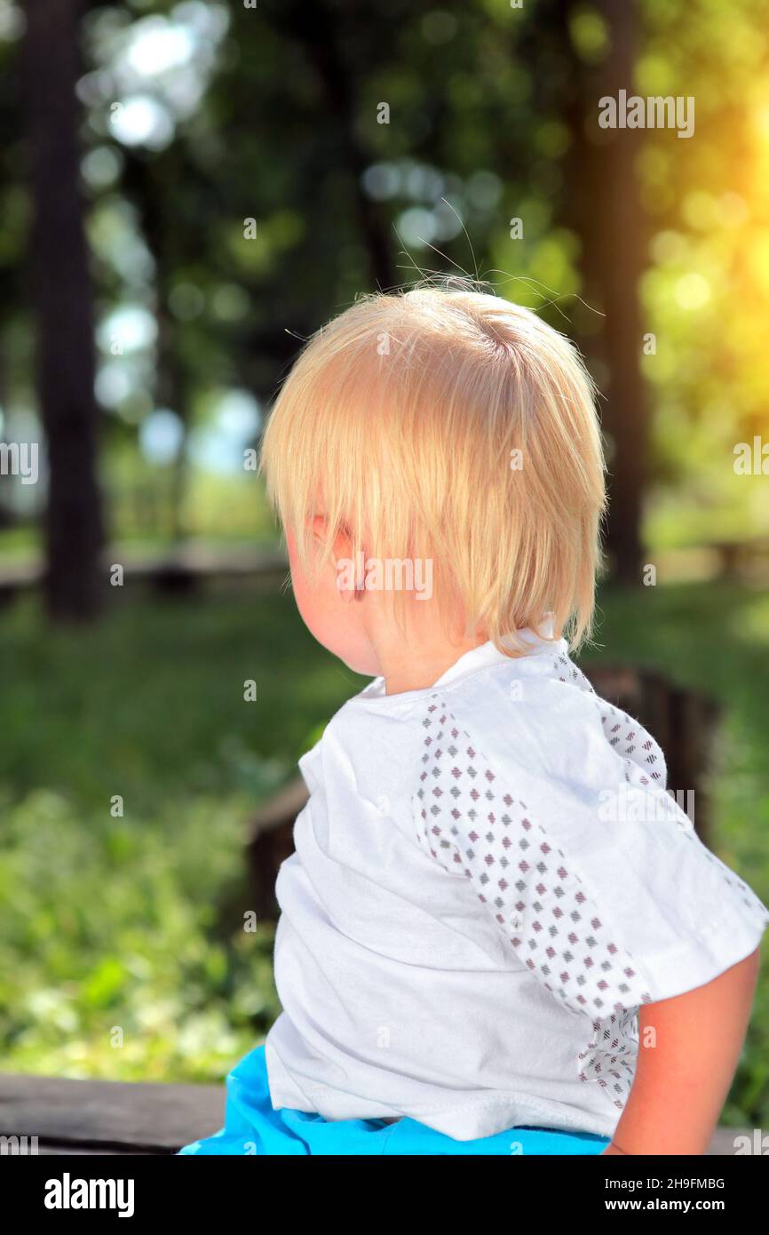 Sit turn look back hi-res stock photography and images - Alamy