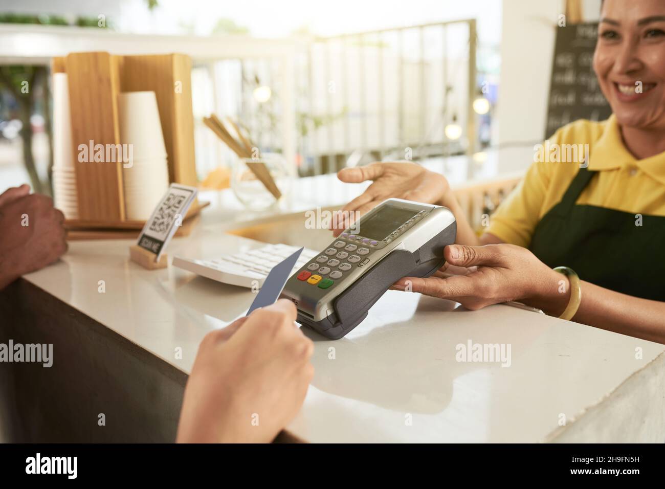 Customers paying for order in coffeeshop with credit card Stock Photo ...