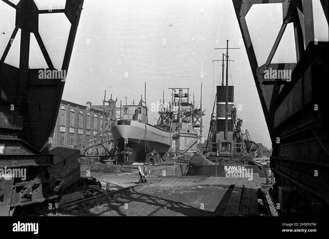 Gdañsk, 1948-03. Stocznia Gdañska. Nz. stalowy kuter B368 przed ...