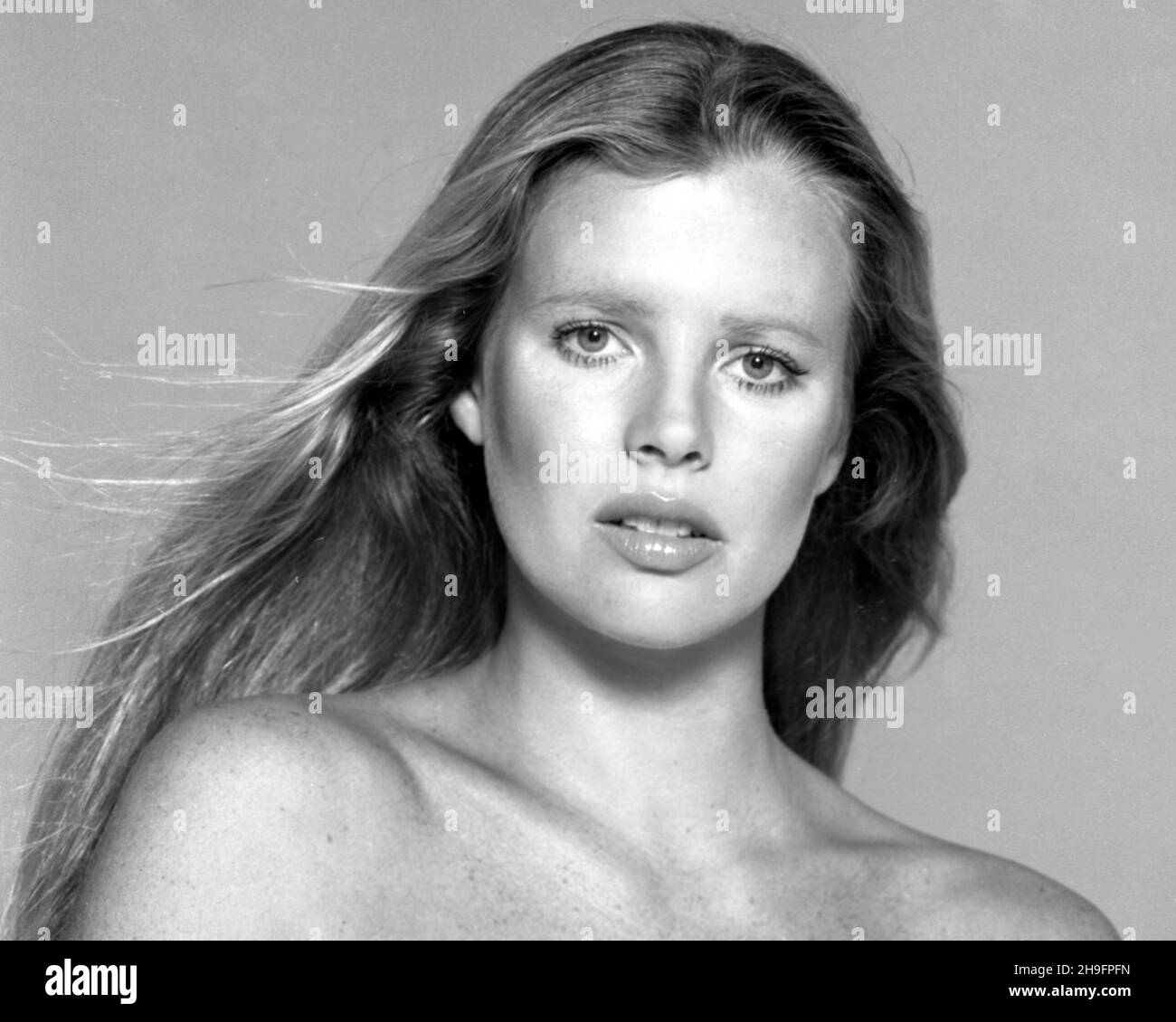 Kim basinger 1977 hi-res stock photography and images - Alamy