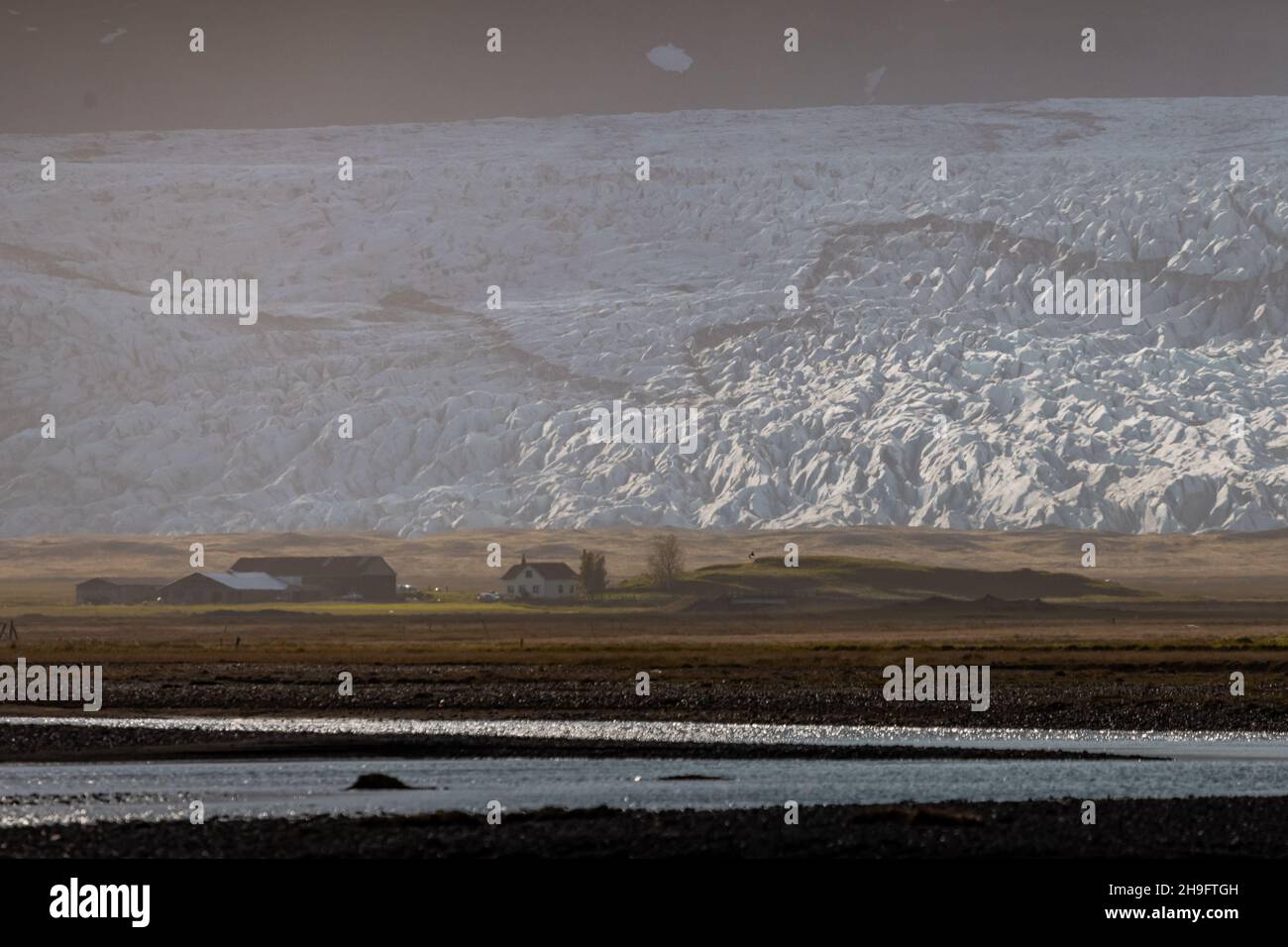 Amazing icelandic glacier at hoffell, visible the tongue approaching ...