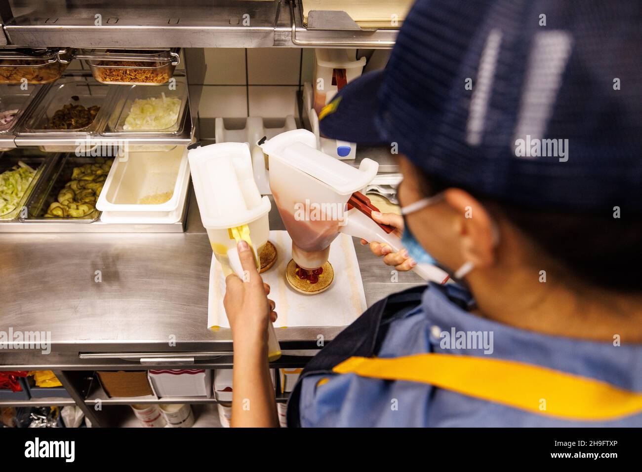Interior of mcdonald’s kitchen hi-res stock photography and images - Alamy
