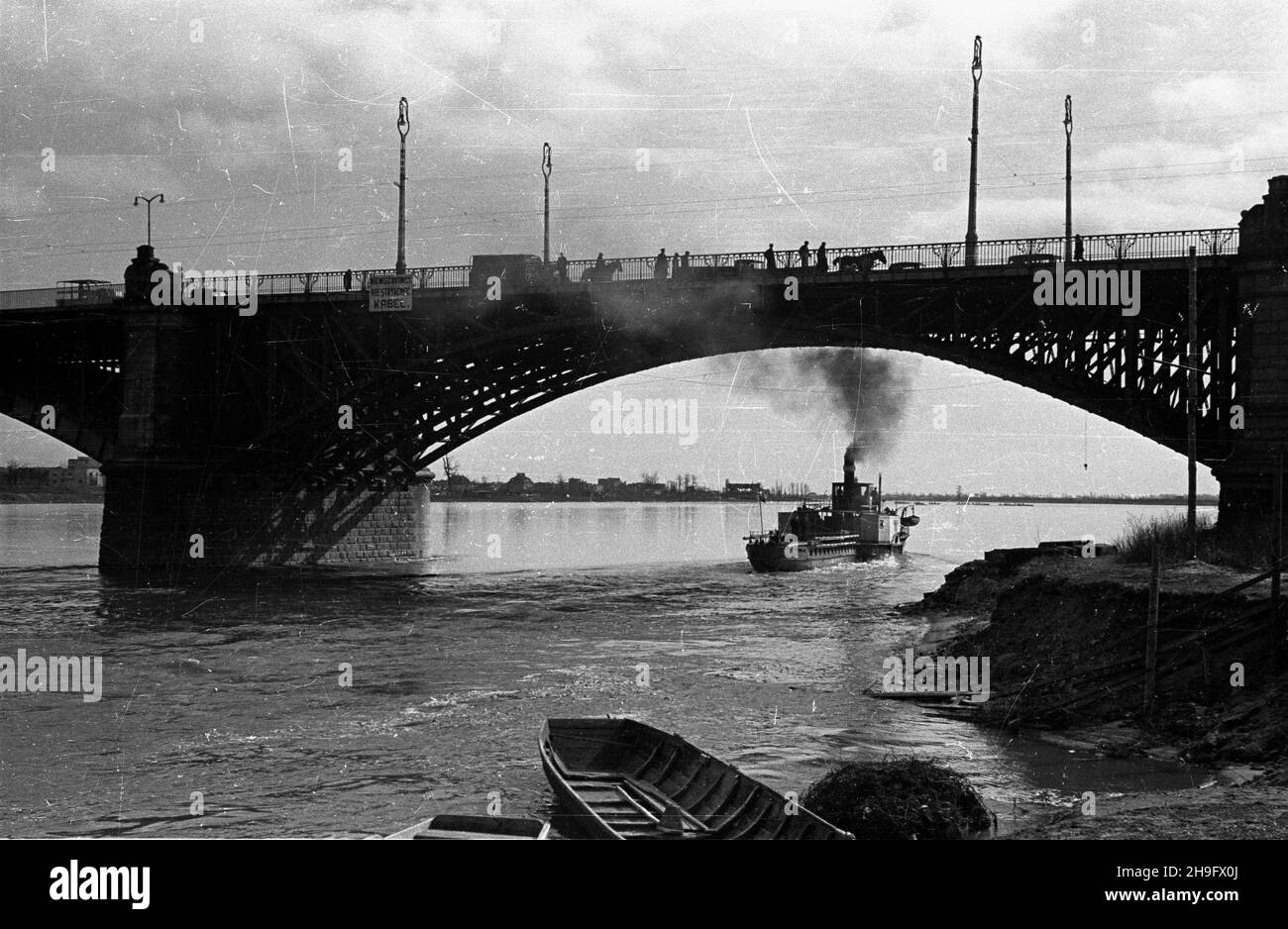 Warszawa, 1948-03-18. Uruchomienie ¿eglugi na Wiœle. Pierwszym kursem ...