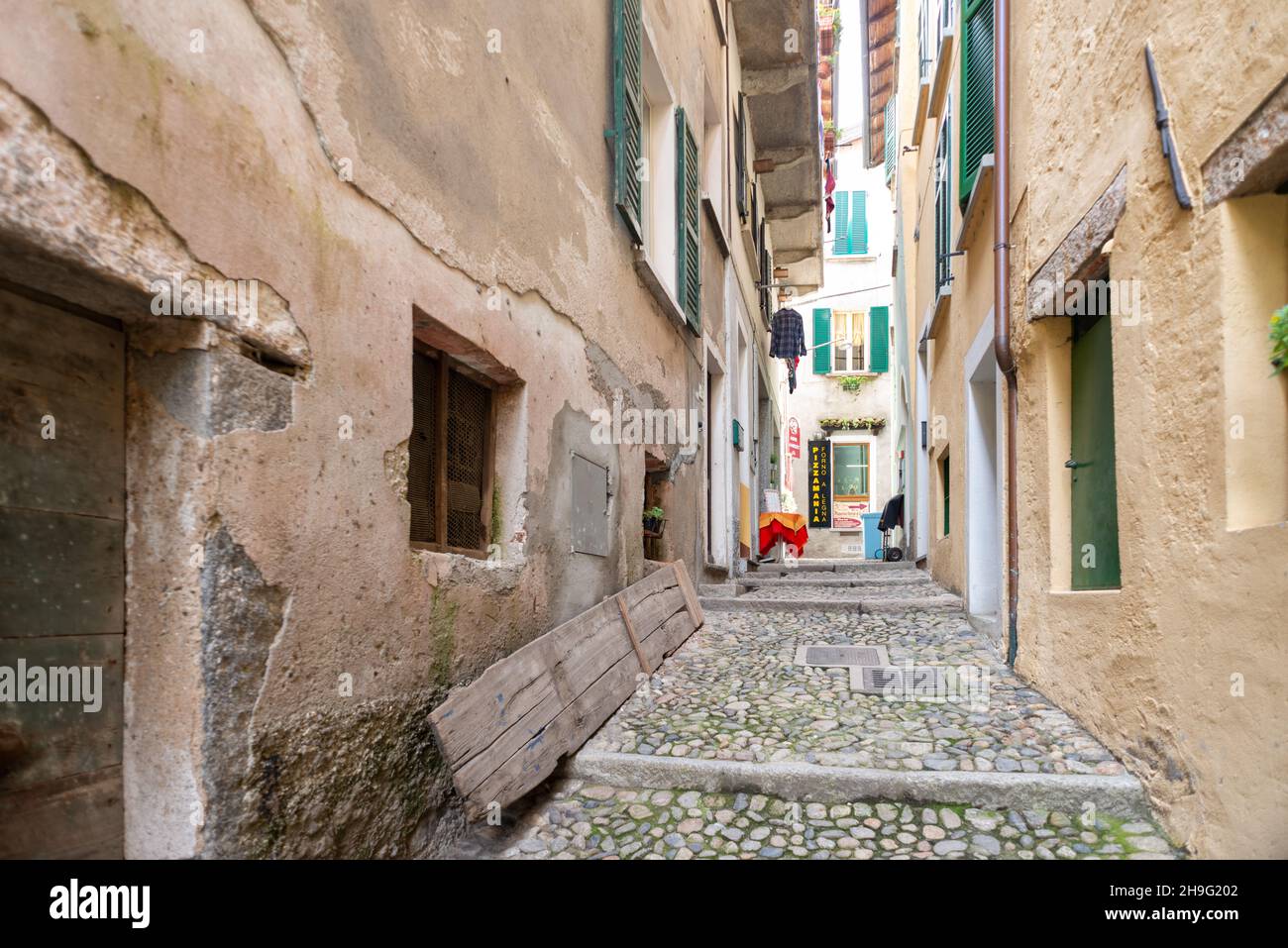 Narrow way between houses Stock Photo - Alamy