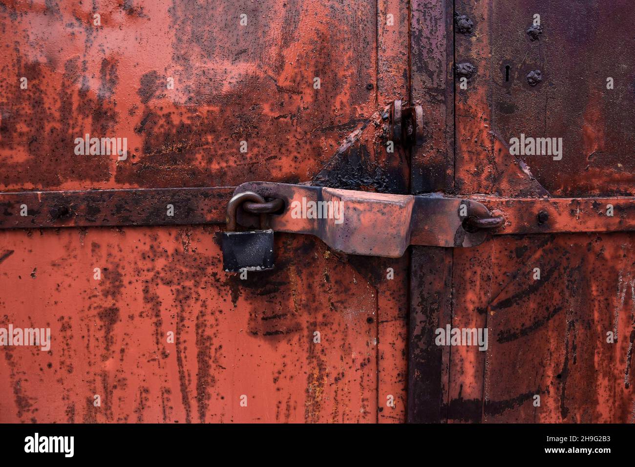 The old rusty metal door. Close up Stock Photo - Alamy