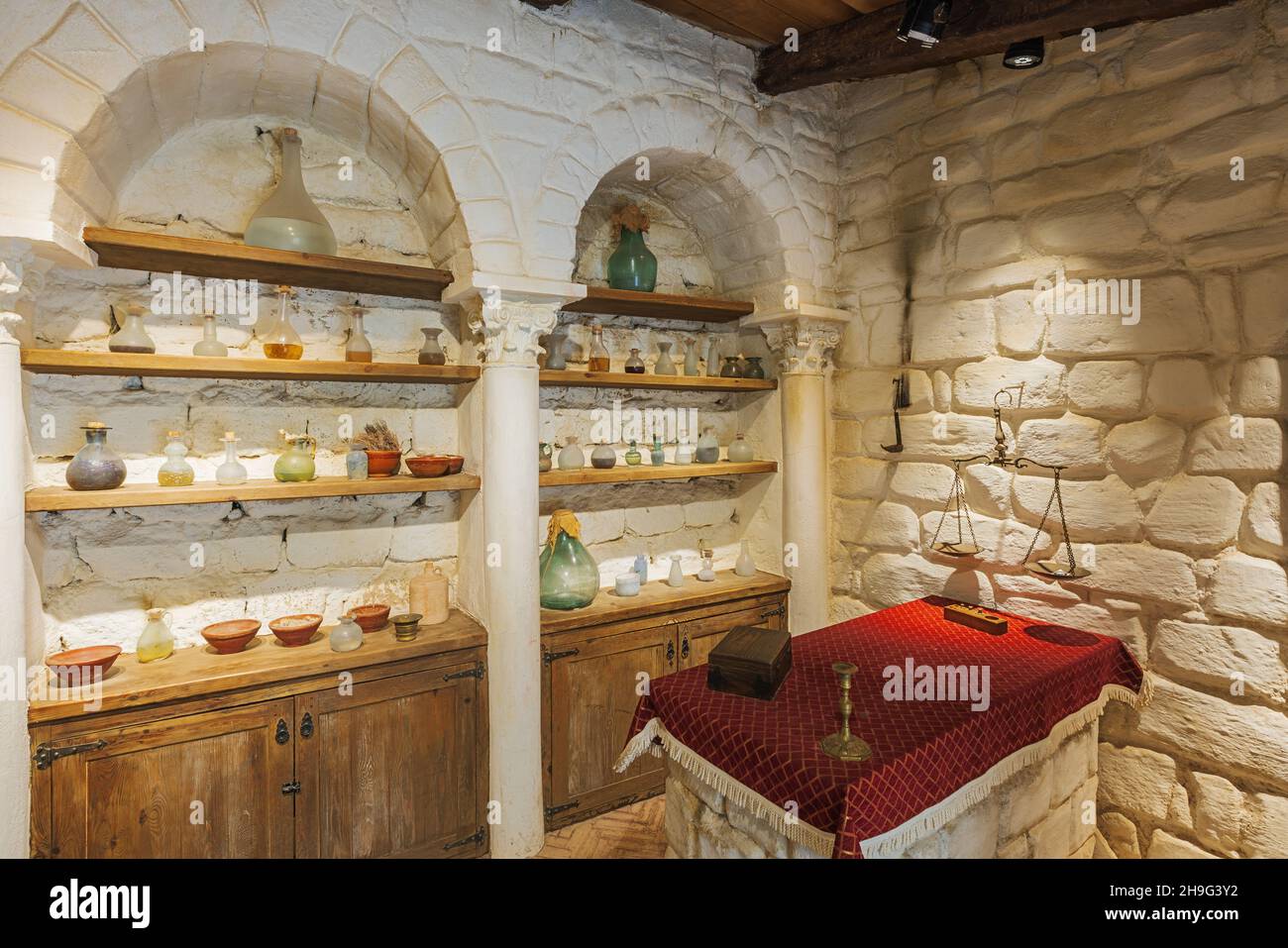 Medieval pharmacy hi-res stock photography and images - Alamy
