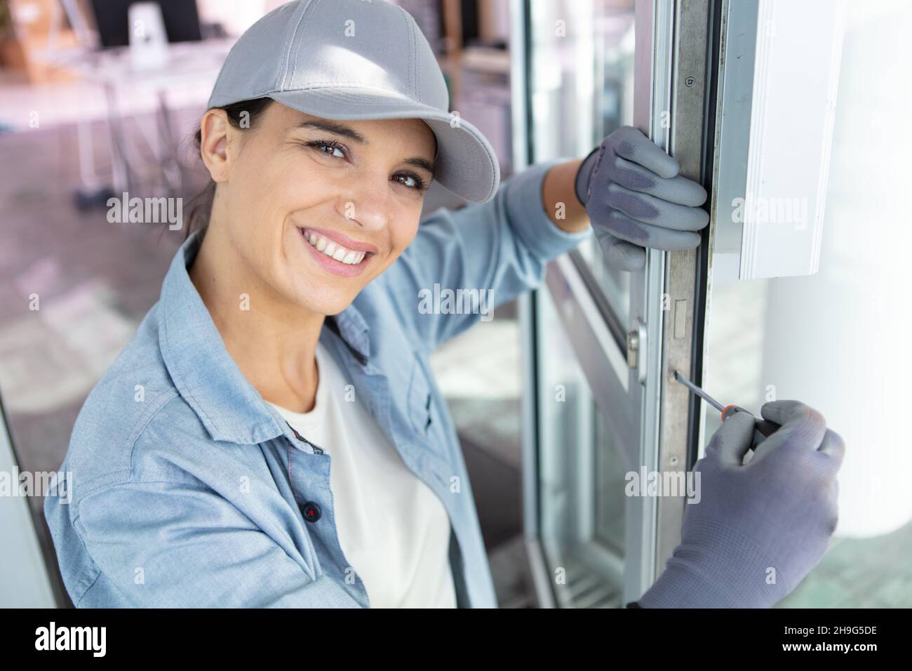portrait of female window fitter at work Stock Photo - Alamy