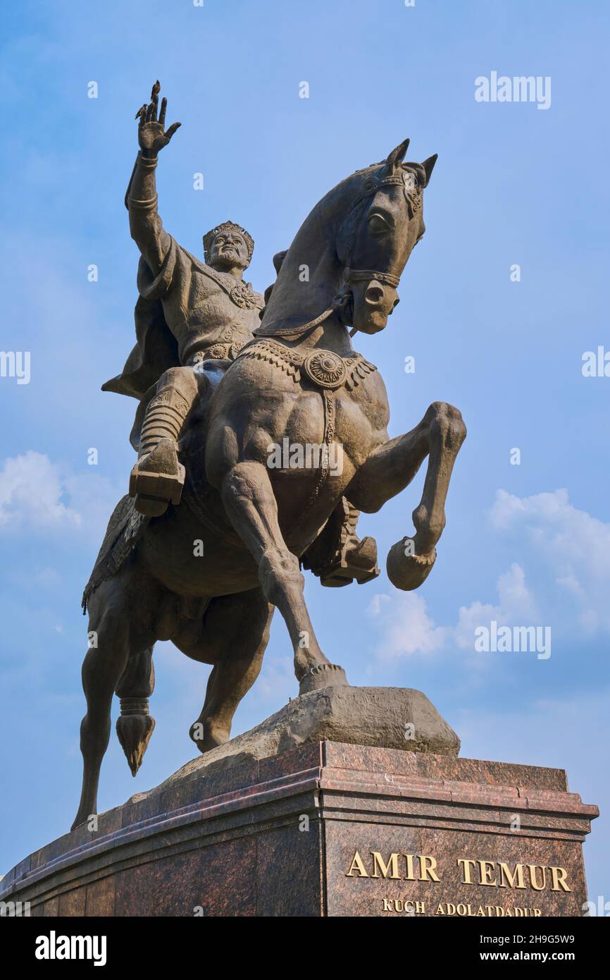 Bronze statue funny hi-res stock photography and images - Alamy
