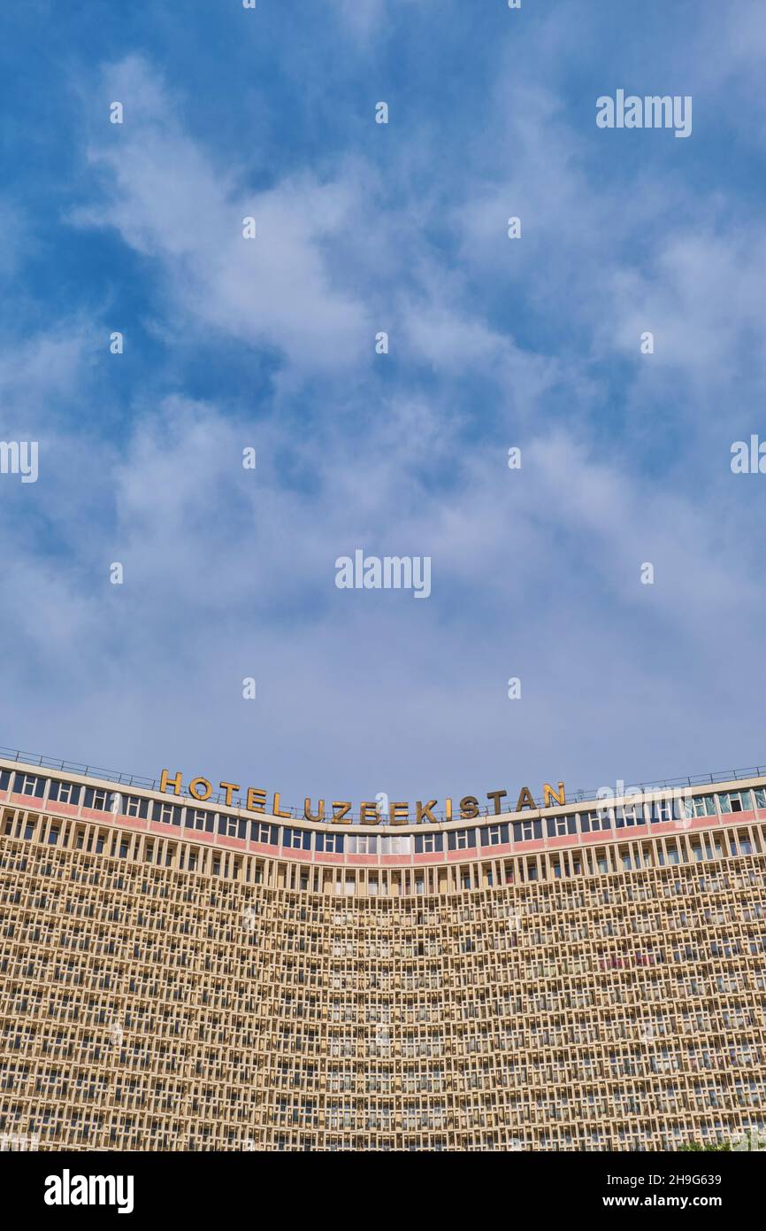 Obtuse building hi-res stock photography and images - Alamy