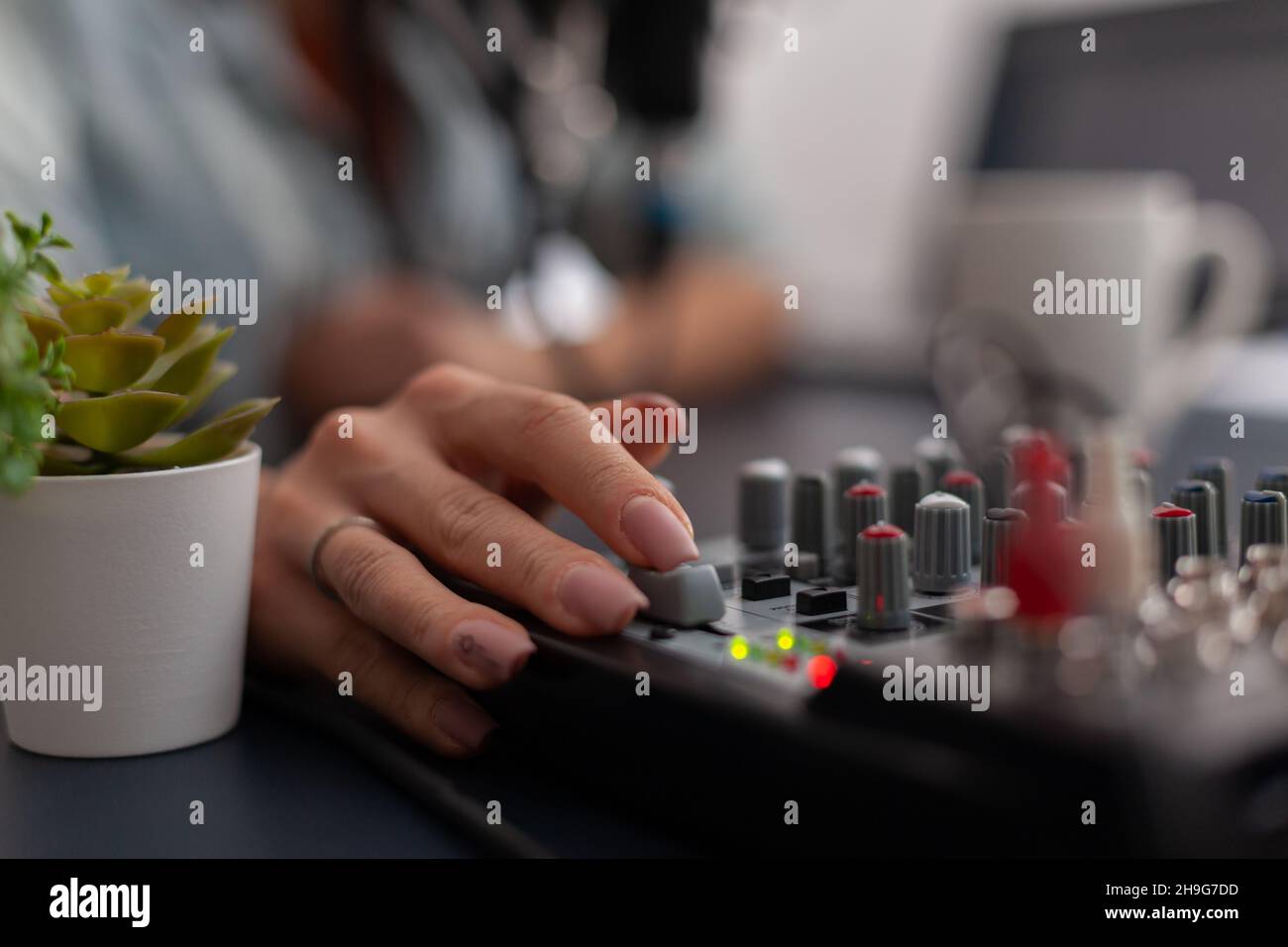 Podcast buttons hi-res stock photography and images - Alamy