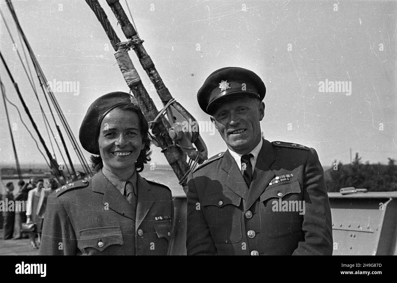 Gdynia, 1948-06-08. Uroczystoœæ ods³oniêcia tablicy pami¹tkowej ku czci ...