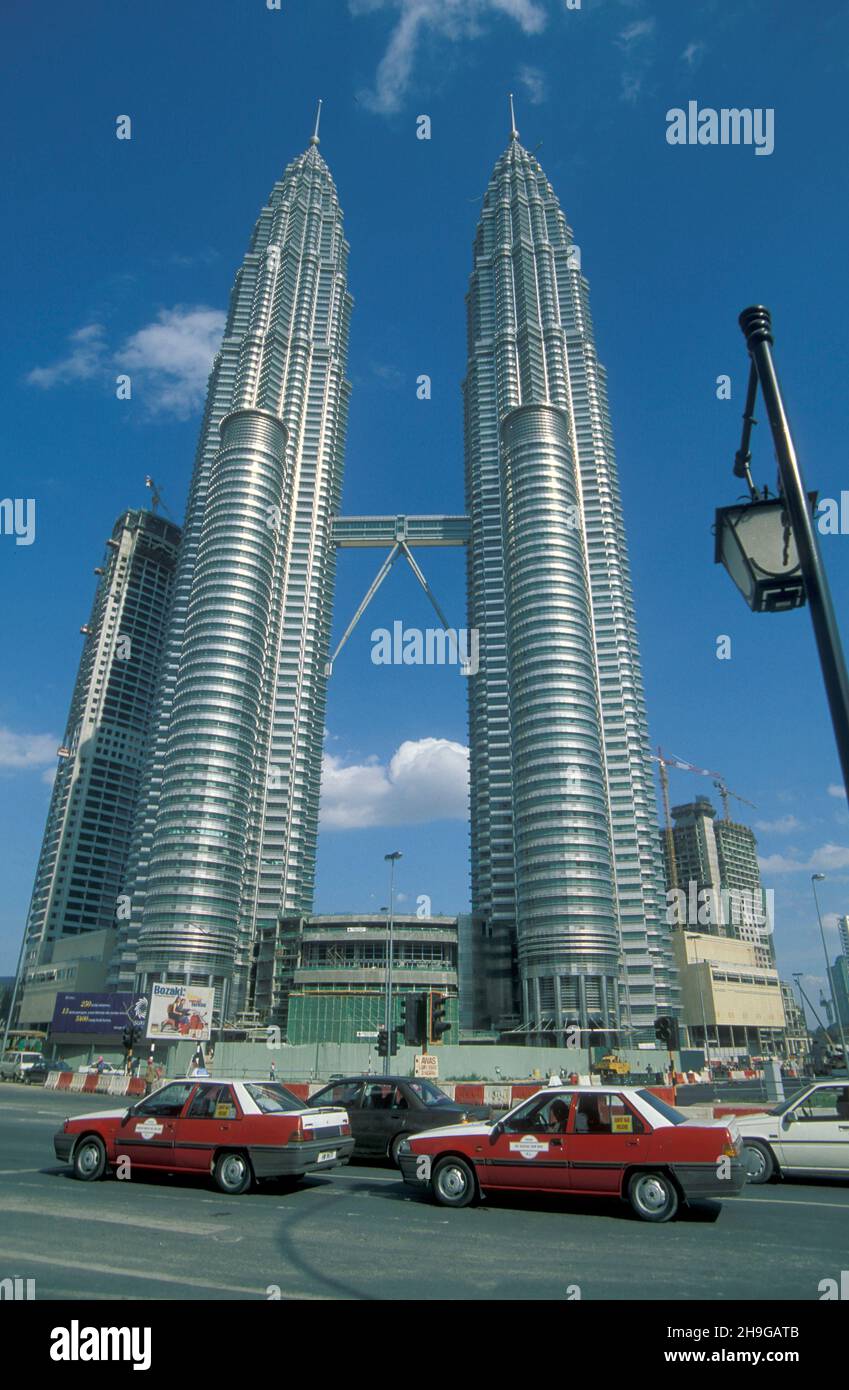 the architecture of the Petronas Twin Towers in the city of Kuala ...