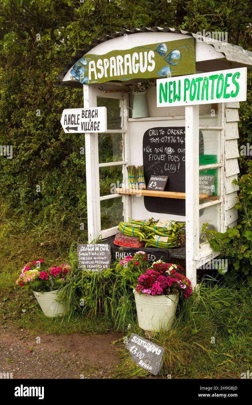 Potato stall hi-res stock photography and images - Alamy