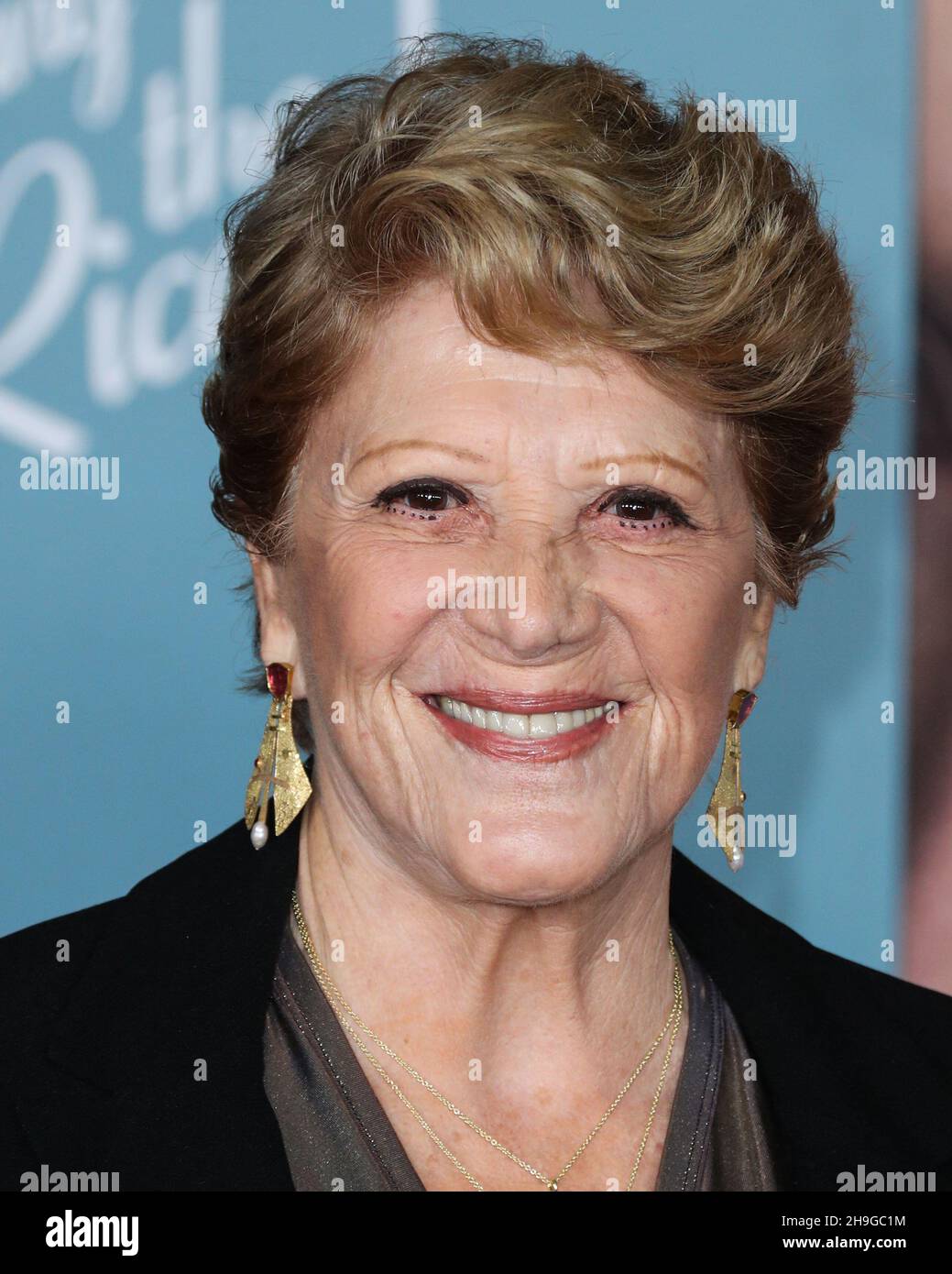 LOS ANGELES, CALIFORNIA, USA - DECEMBER 06: Actress Linda Lavin arrives ...