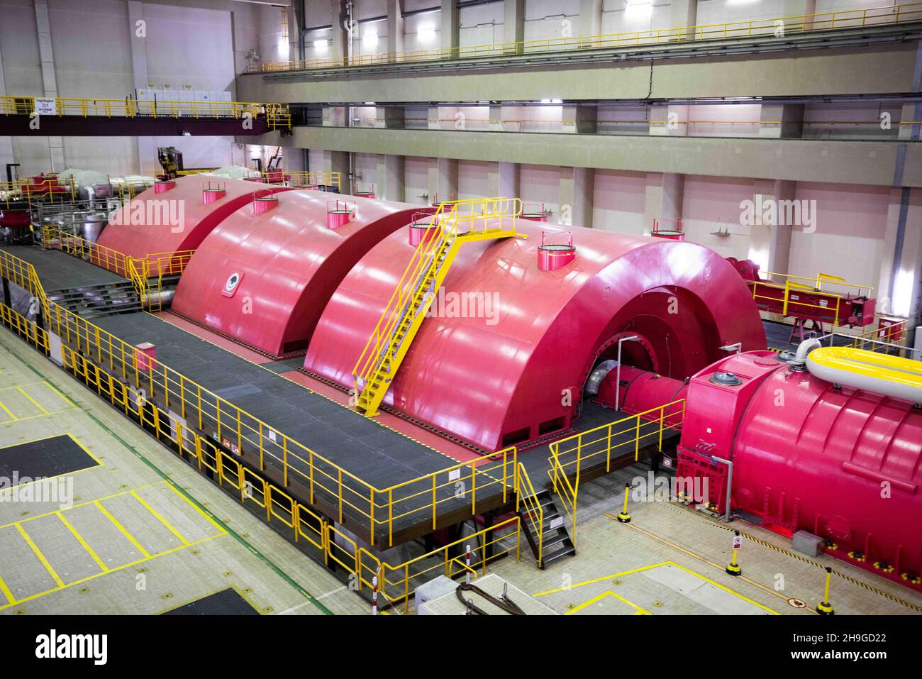 Brokdorf, Germany. 01st Dec, 2021. View of the steam turbines (l) and ...