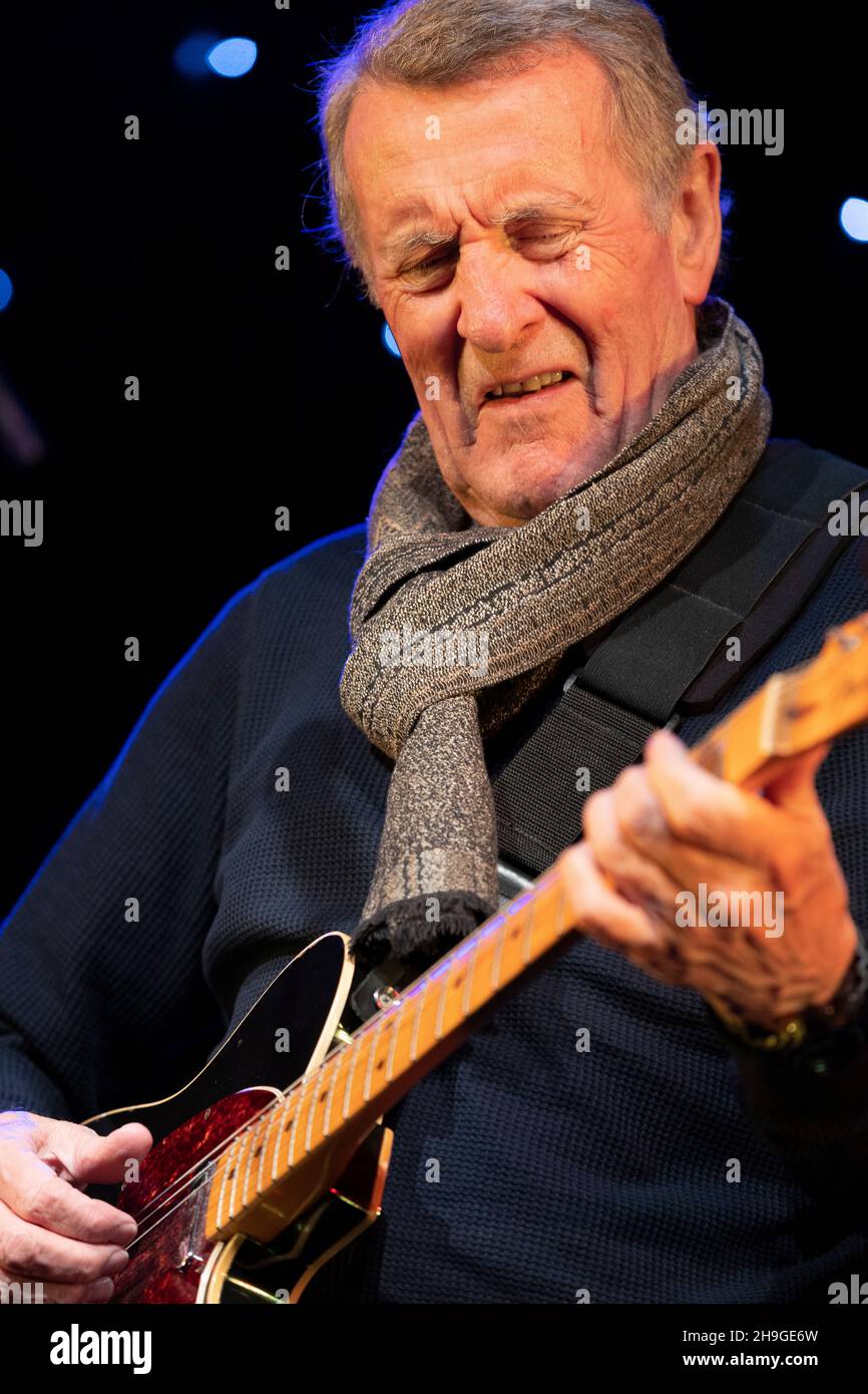 Guitarist and singer Hamish Stuart performing at the Canterbury ...