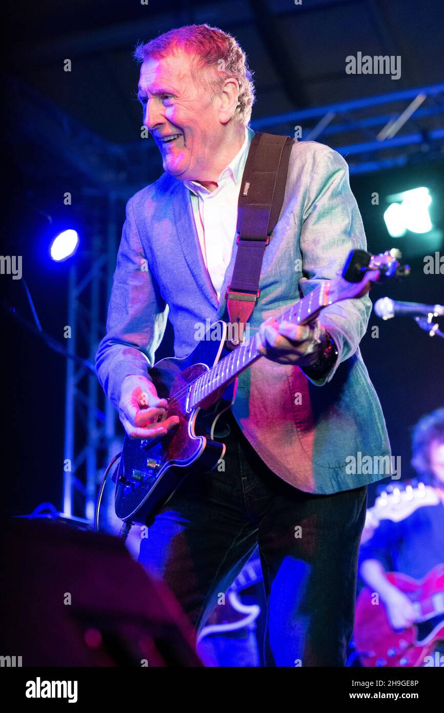 Guitar and voice records hi-res stock photography and images - Alamy