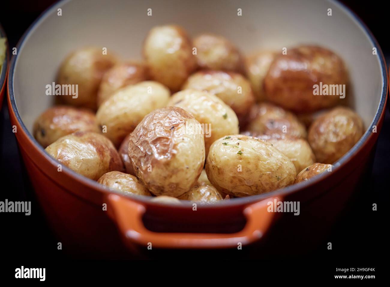 Pub carvery self service cooking pot of roasted potatoes Stock Photo ...