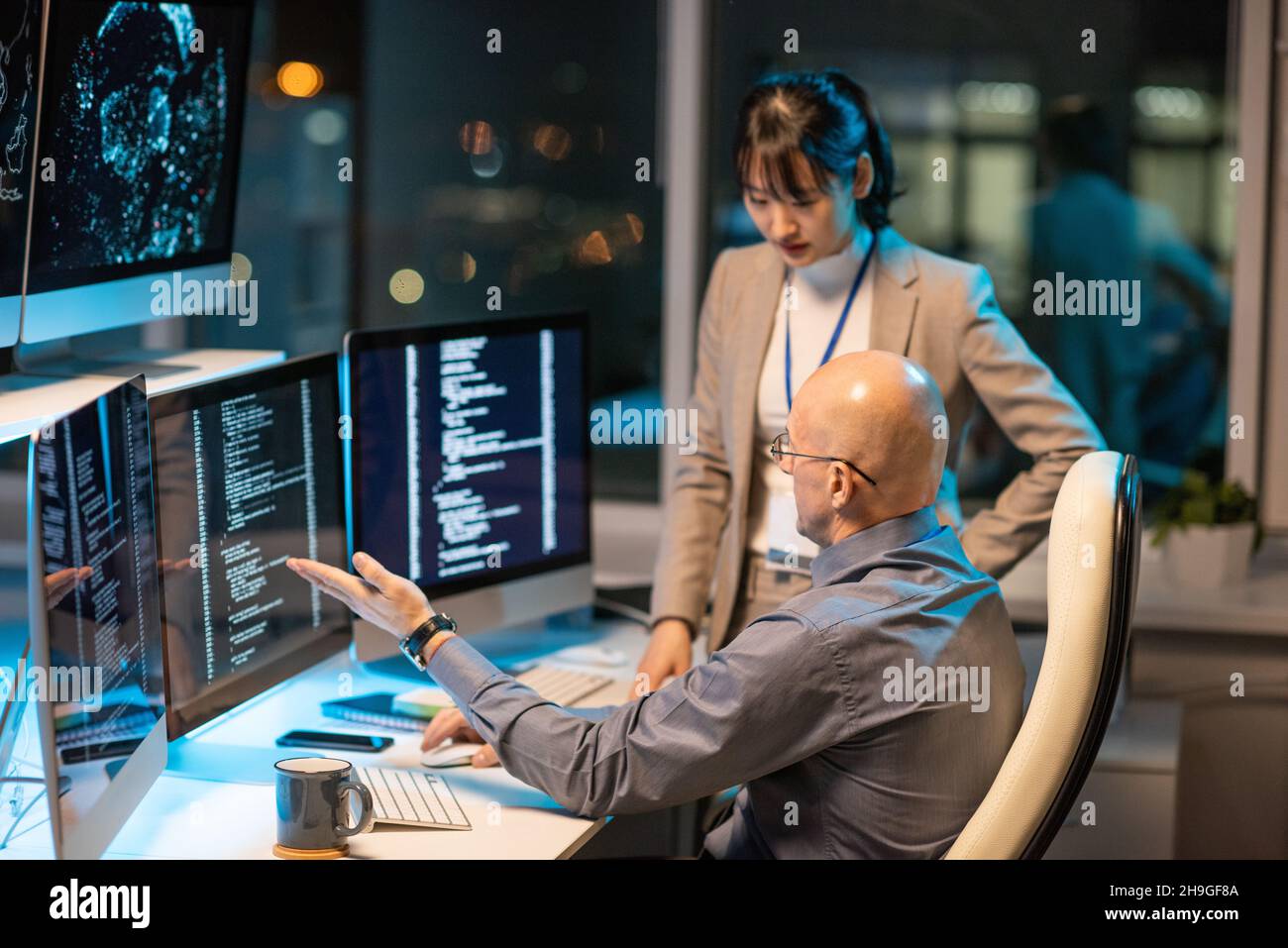 Two computer monitors hi-res stock photography and images - Alamy