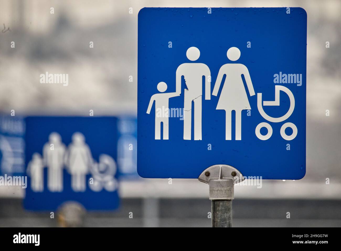 Family parking spaces hi-res stock photography and images - Alamy