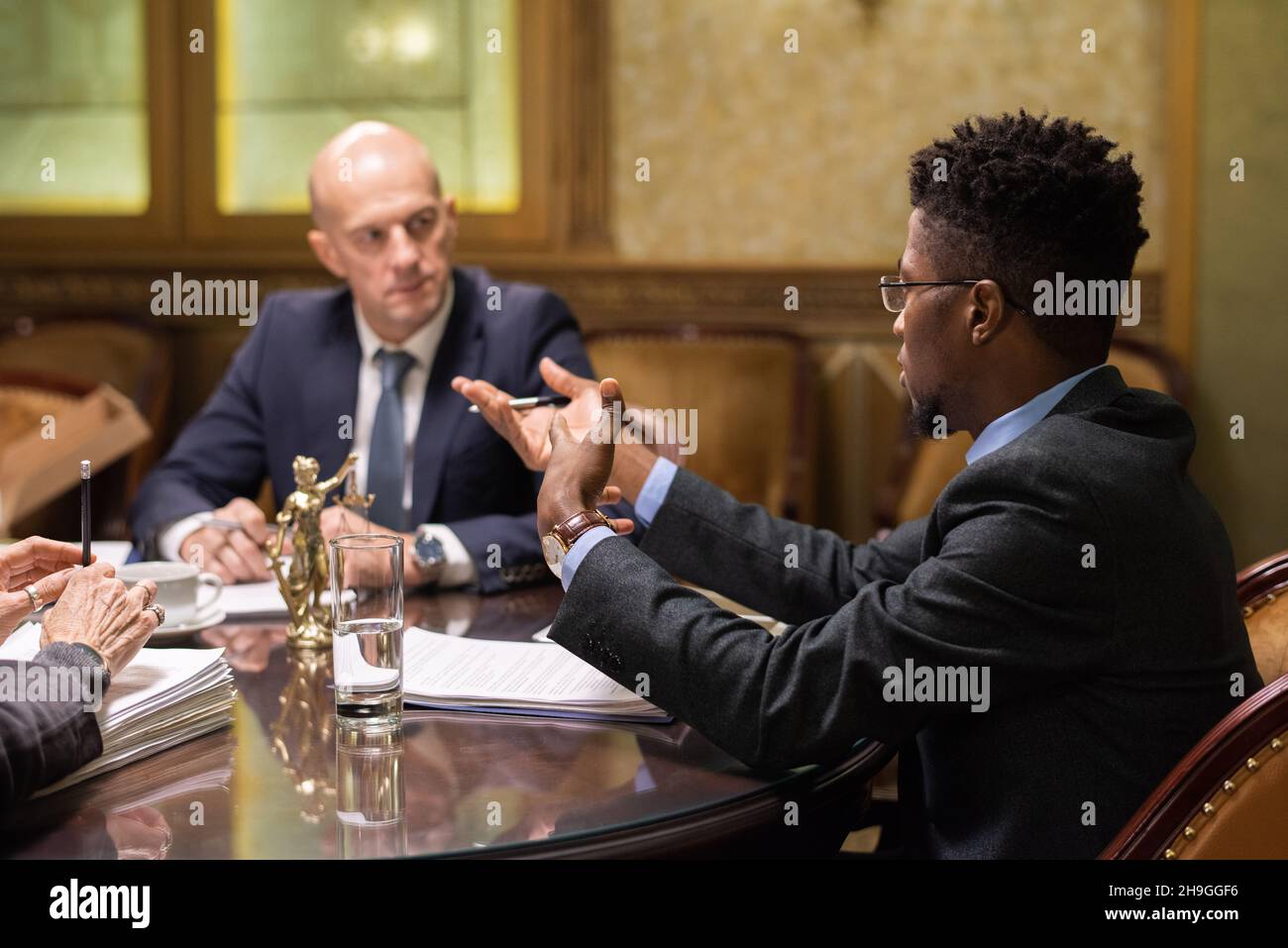 African discussion hi-res stock photography and images - Alamy