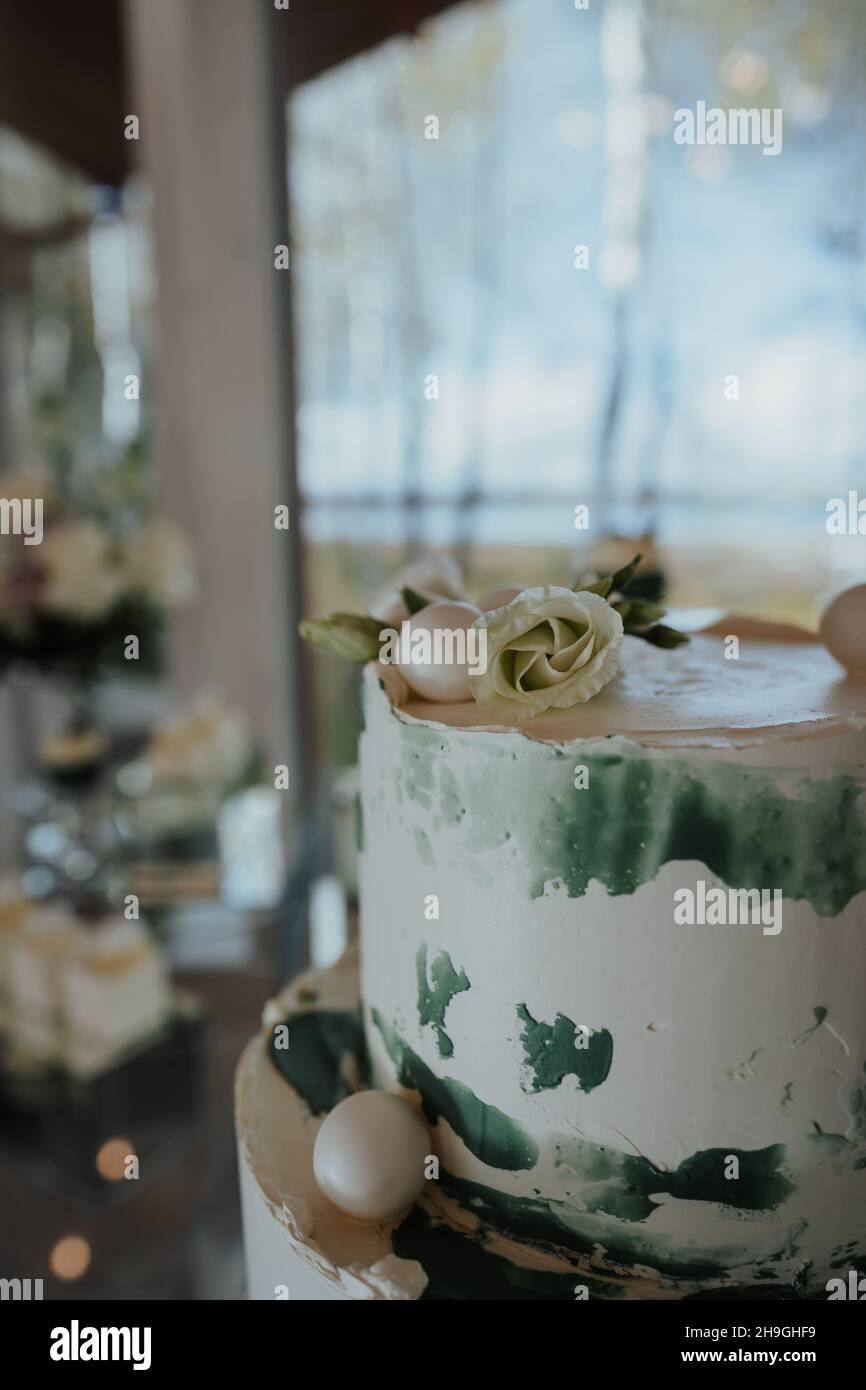 Vertical shot beautiful cake hi-res stock photography and images - Alamy
