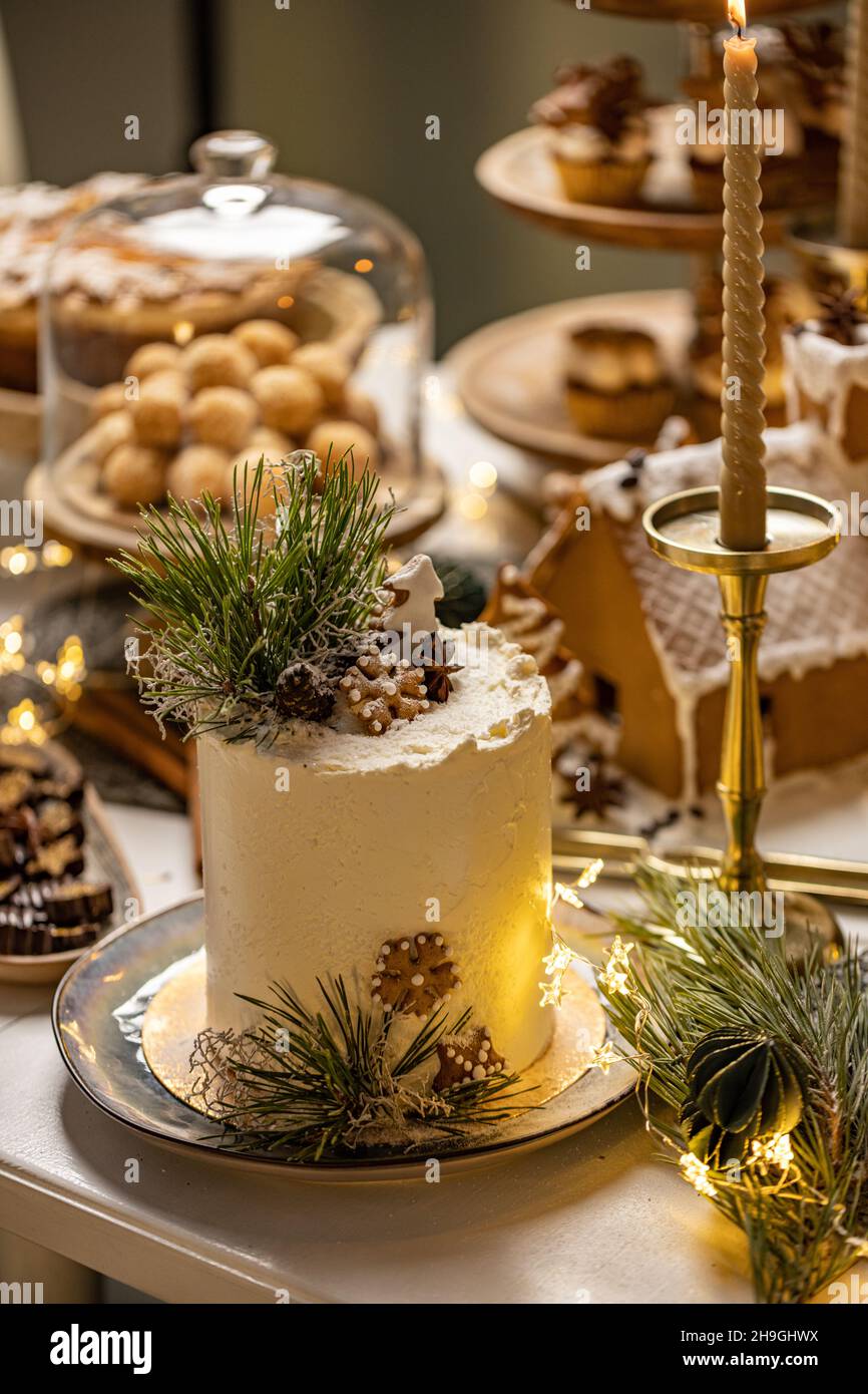 Pine festive table hi-res stock photography and images - Alamy