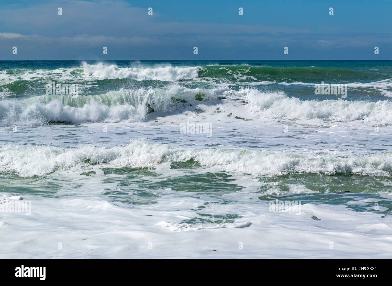Coastal location with waves hi-res stock photography and images - Alamy