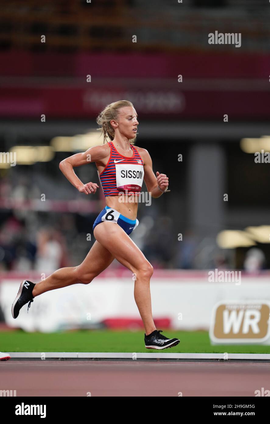 Emily Sisson competing in the 10,000 meters of the 2020 Tokyo Olympics ...