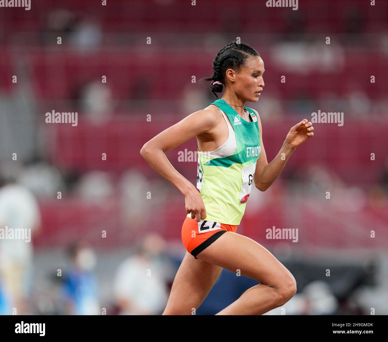 Letesenbet Gidey competing in the 10,000 meters of the 2020 Tokyo ...