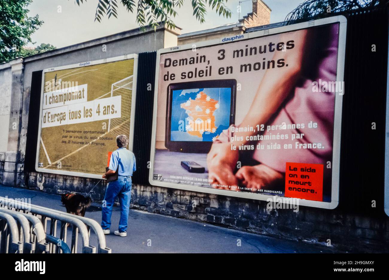 Vintage french advertisements hi-res stock photography and images - Alamy