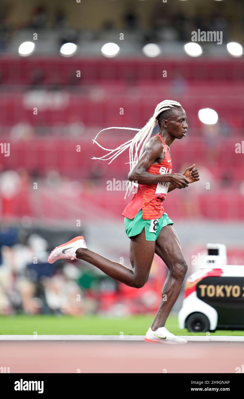 Francine Niyonsaba competing in the 10,000 meters of the 2020 Tokyo ...