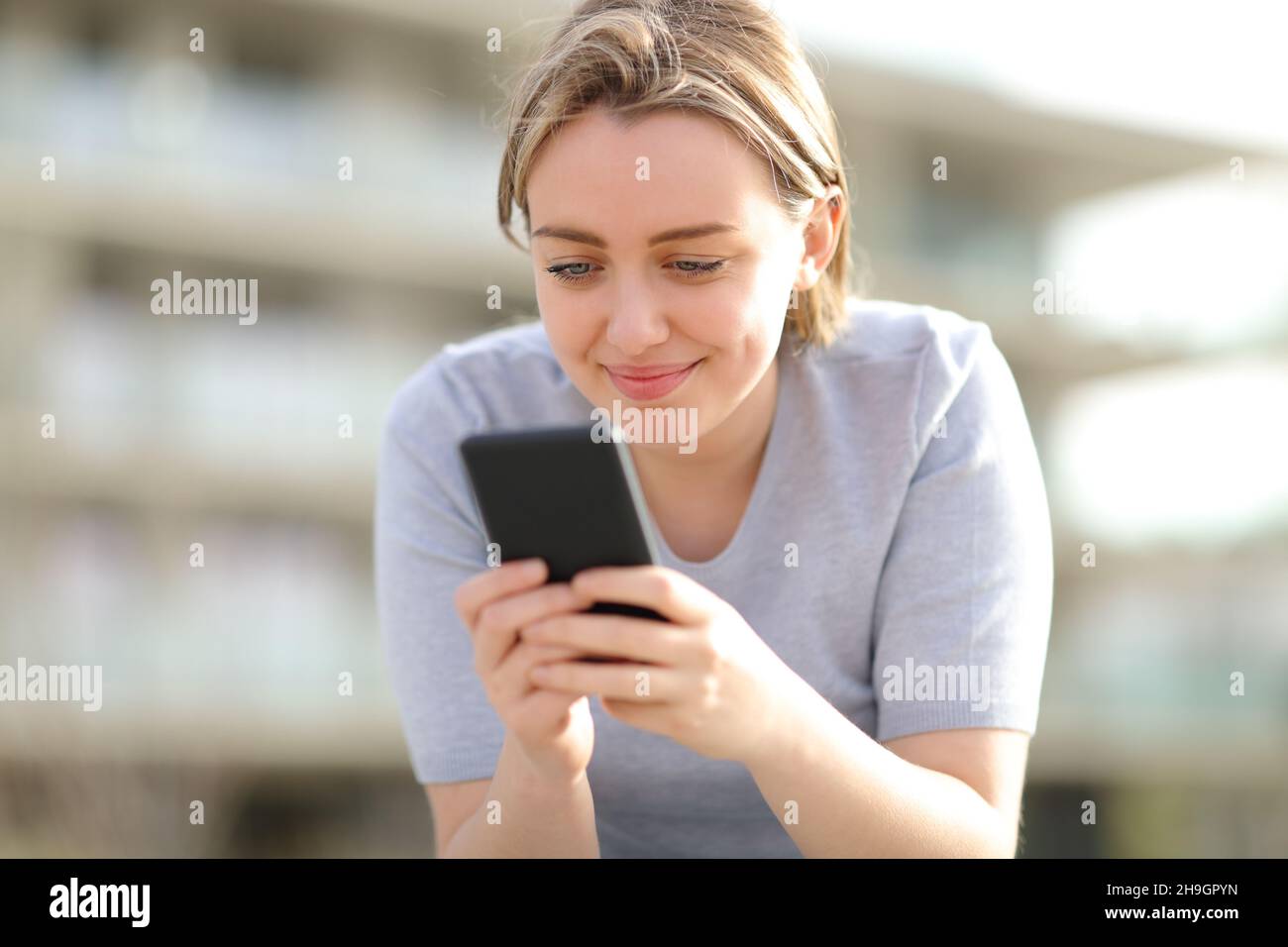 Person texting tv hi-res stock photography and images - Alamy