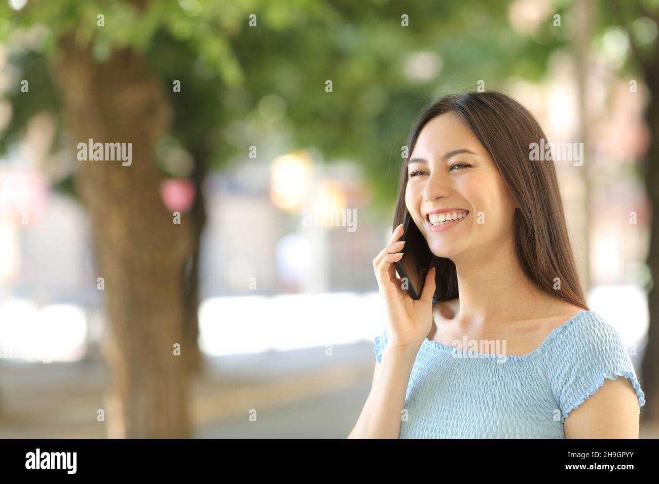Asian girl call center hi-res stock photography and images - Alamy