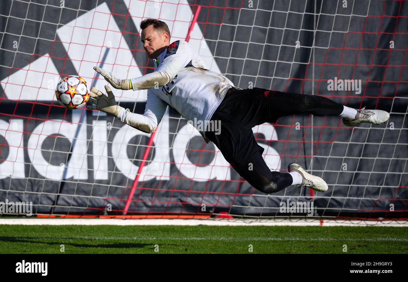 Munich, Germany. 07th Dec, 2021. Football: Champions League, Bayern ...