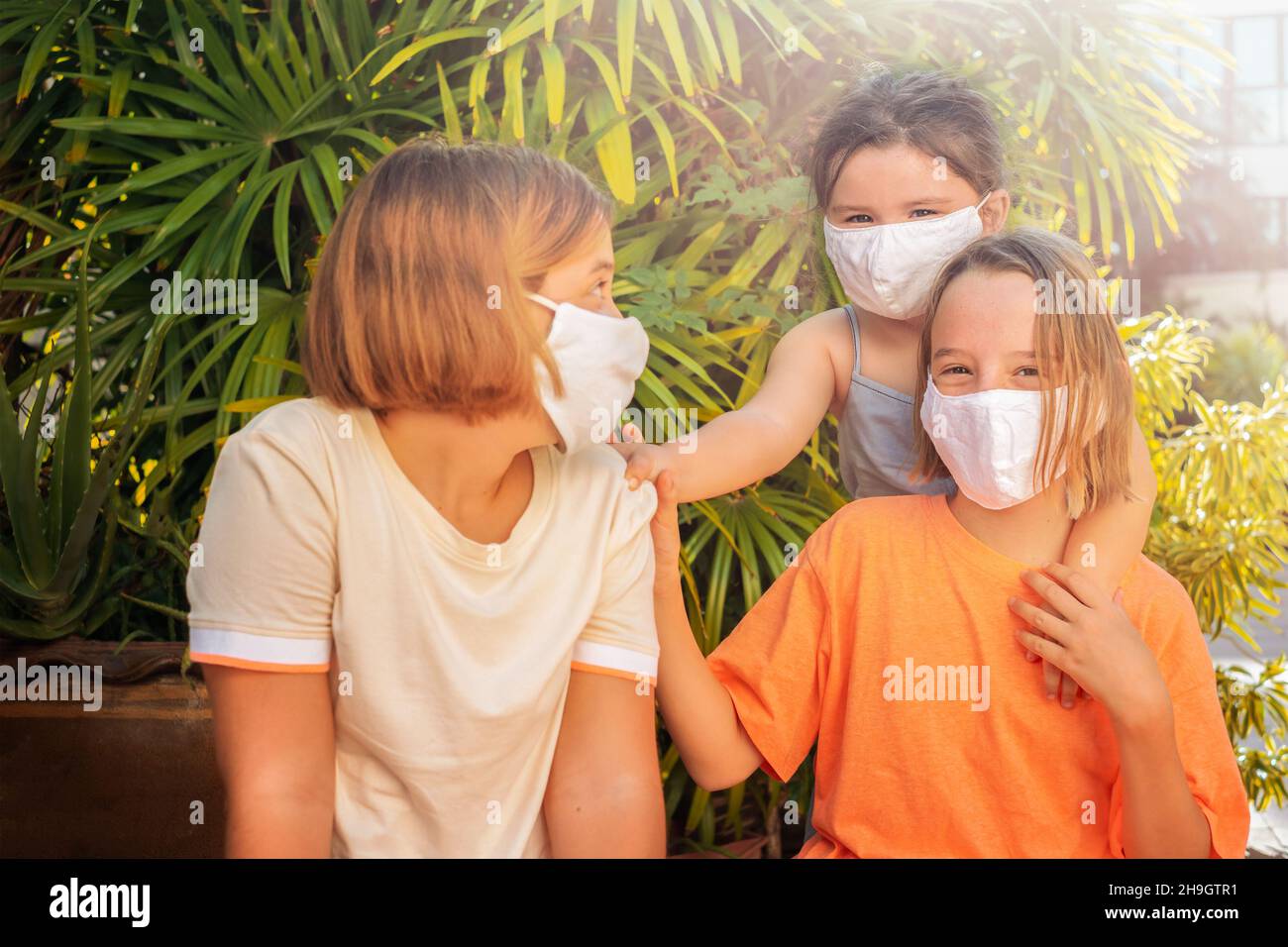 Children with mask hi-res stock photography and images - Alamy