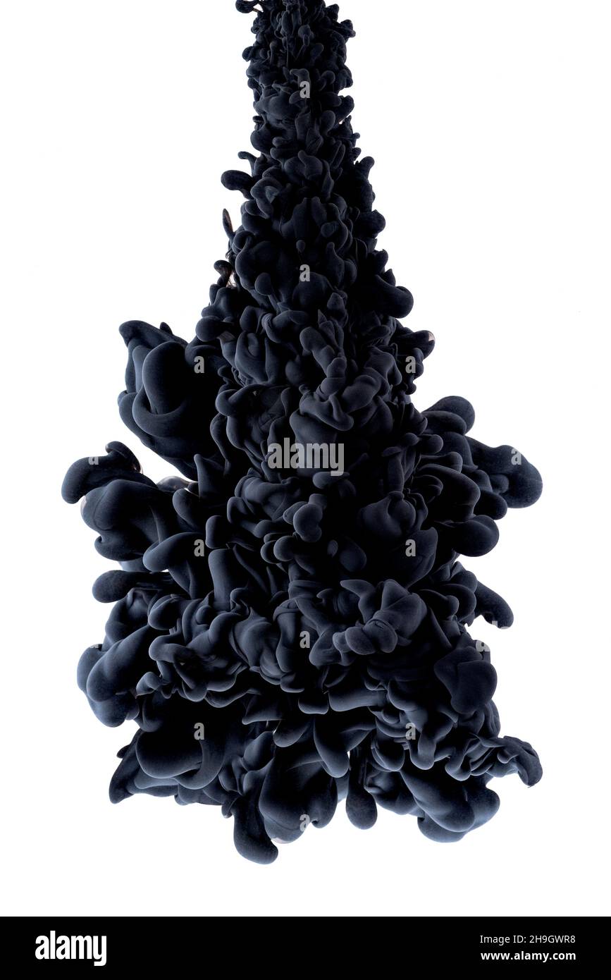 Black ink flowing in water hi-res stock photography and images - Alamy