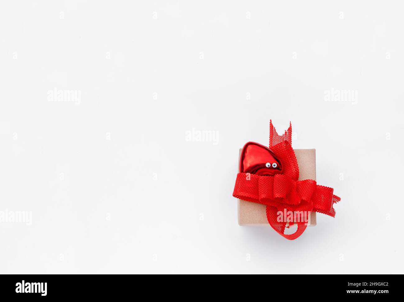 Red gift bows beautiful hi-res stock photography and images - Alamy