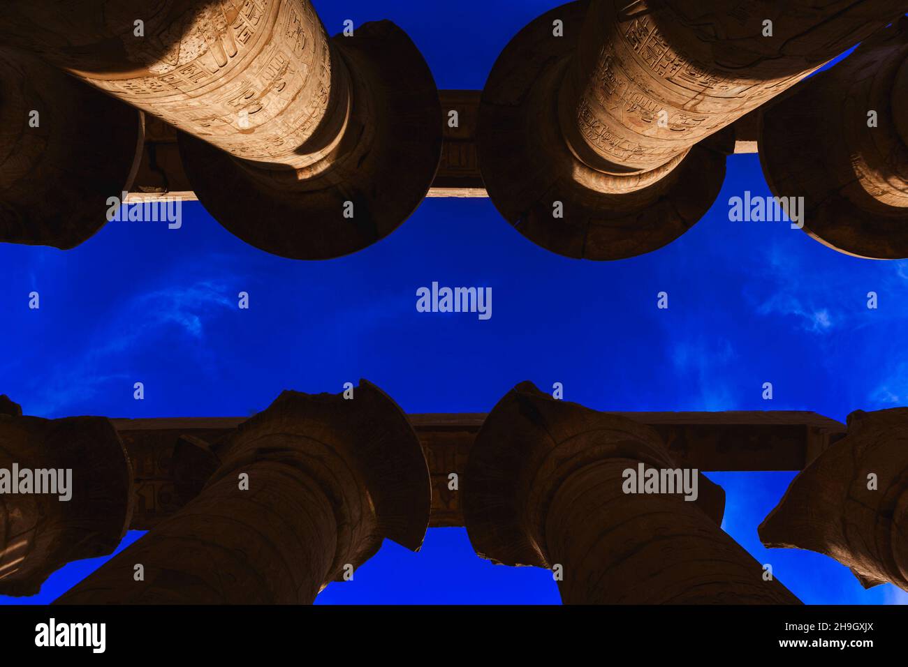 Angle shot antique columns hi-res stock photography and images - Alamy