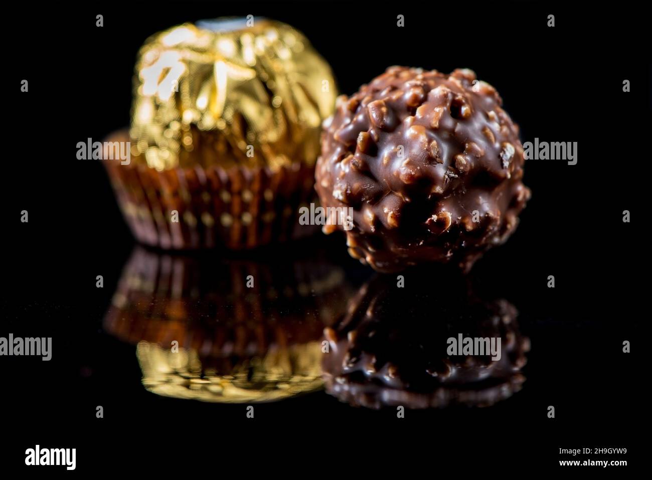 Black chocolates hi-res stock photography and images - Alamy