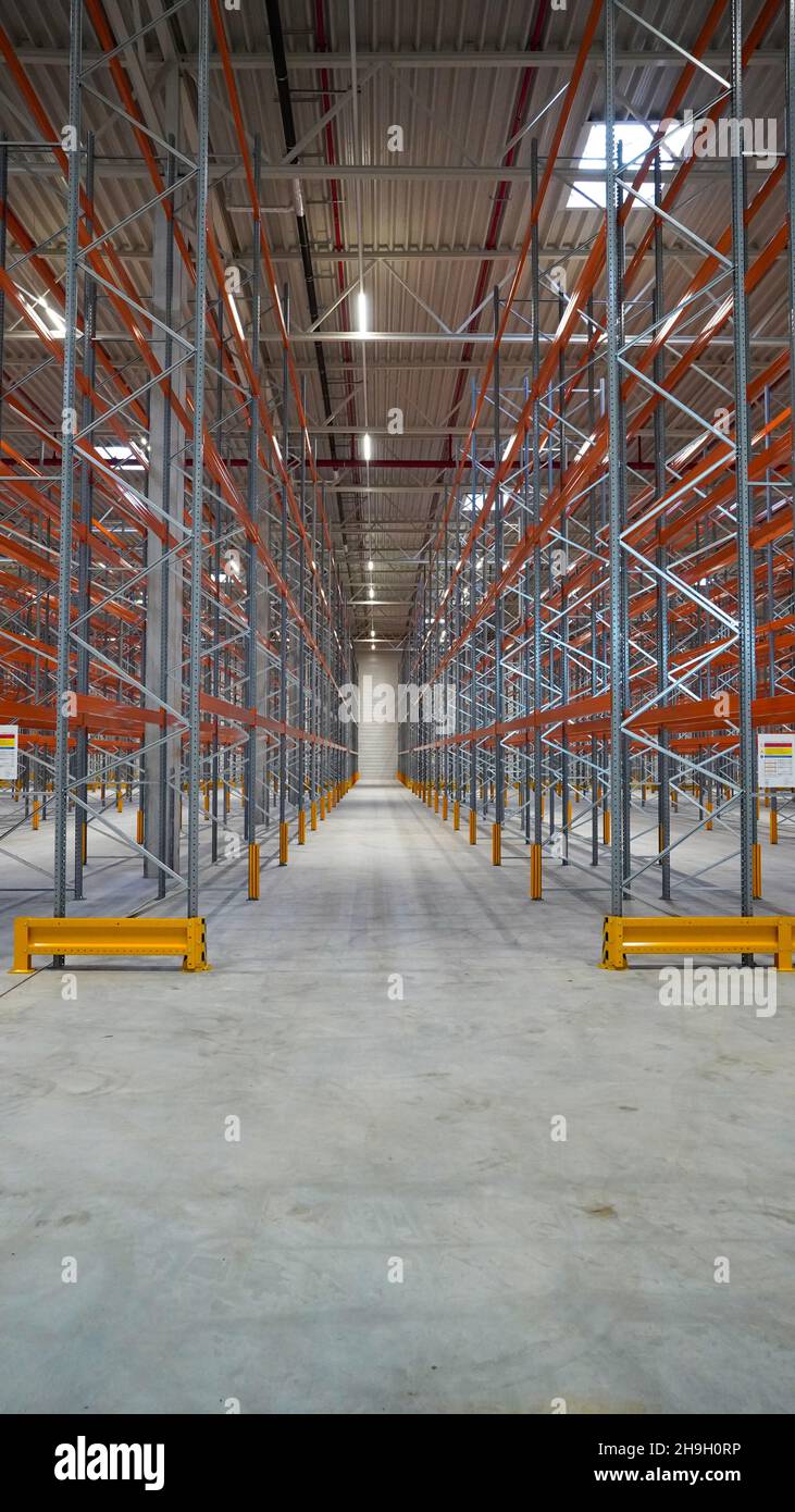 logistics warehouse with empty high racks Stock Photo - Alamy