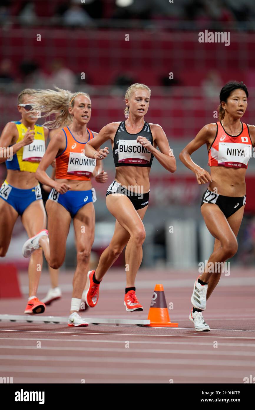 Camille Buscomb competing in the 10,000 meters of the 2020 Tokyo ...