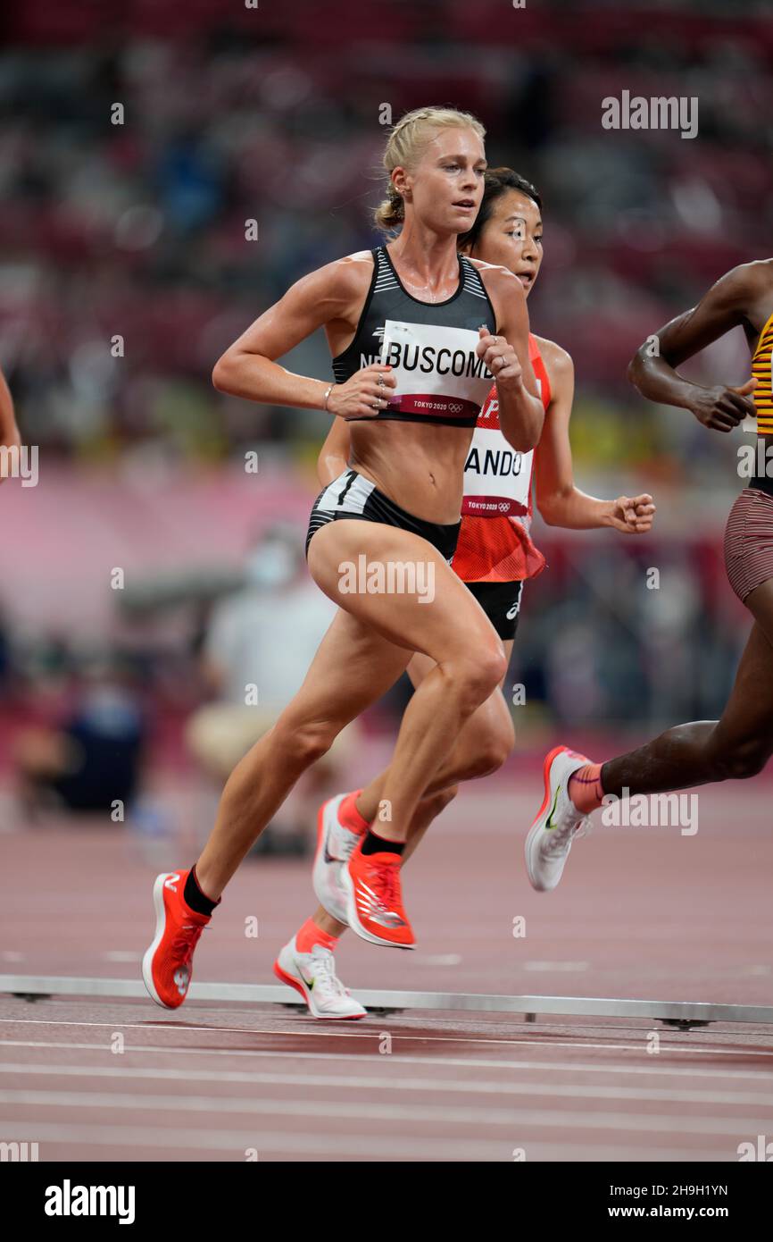 Camille Buscomb competing in the 10,000 meters of the 2020 Tokyo ...
