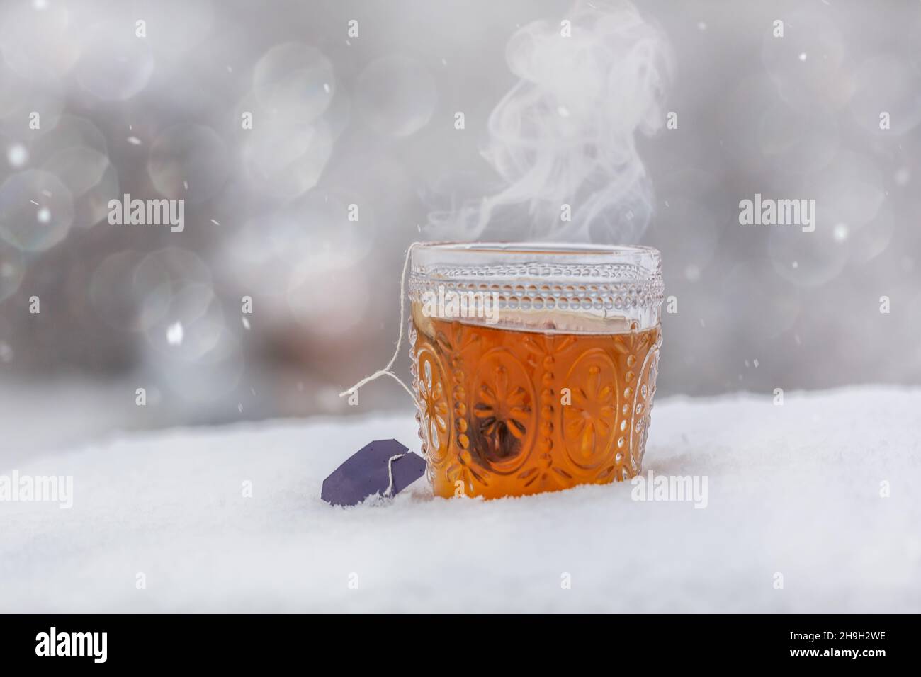Tea time outdoors hi-res stock photography and images - Alamy