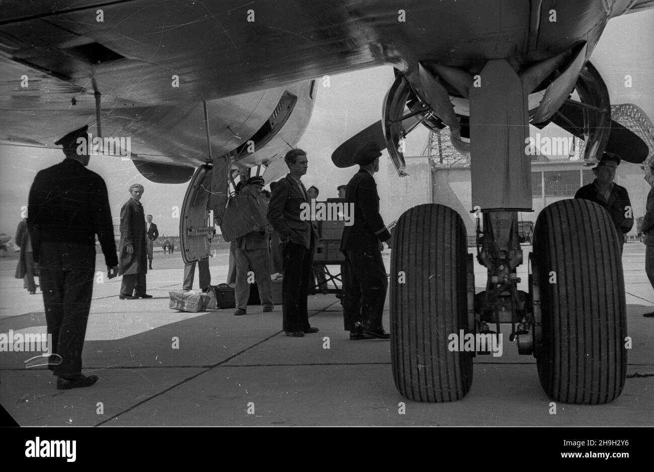 Undercarriage leg Black and White Stock Photos & Images - Alamy