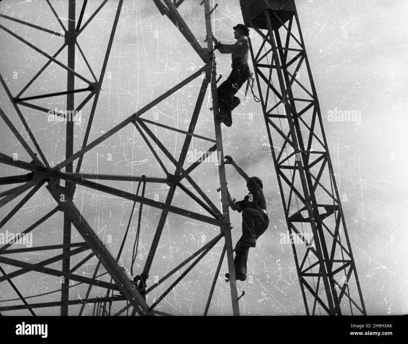 Slupy wysokiego napiecia hi-res stock photography and images - Alamy